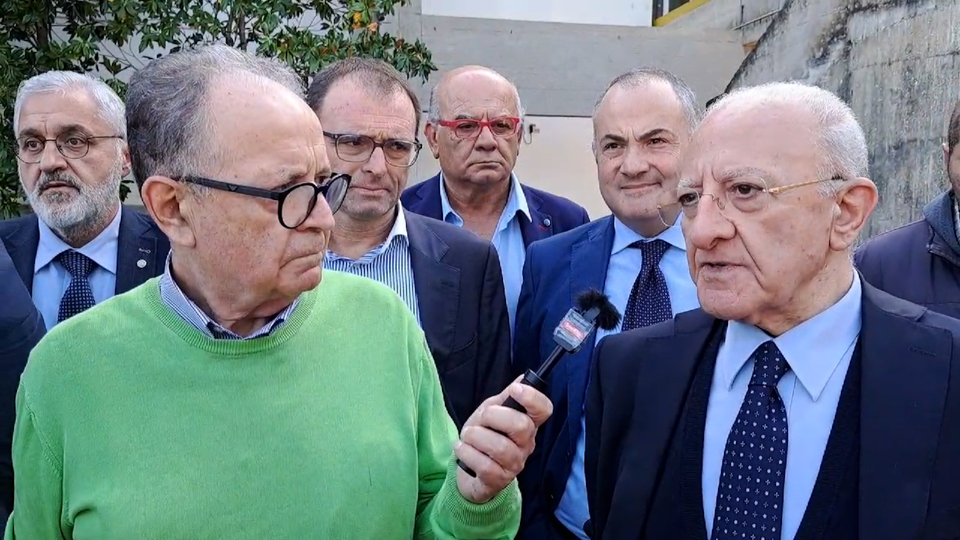 Bagno di folla per Vincenzo De Luca nel Vallo di Diano, l’intervista ...